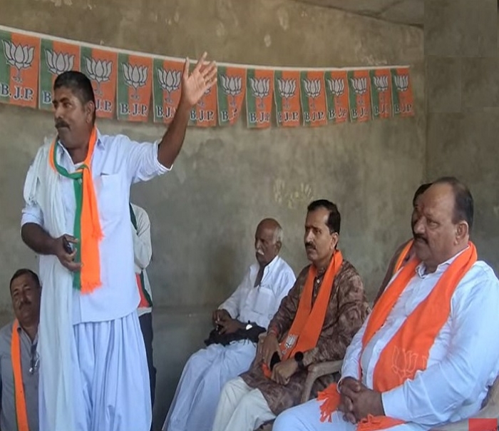 250 Congress party workers from Lakdiya joins hands with BJP on Rapar ...